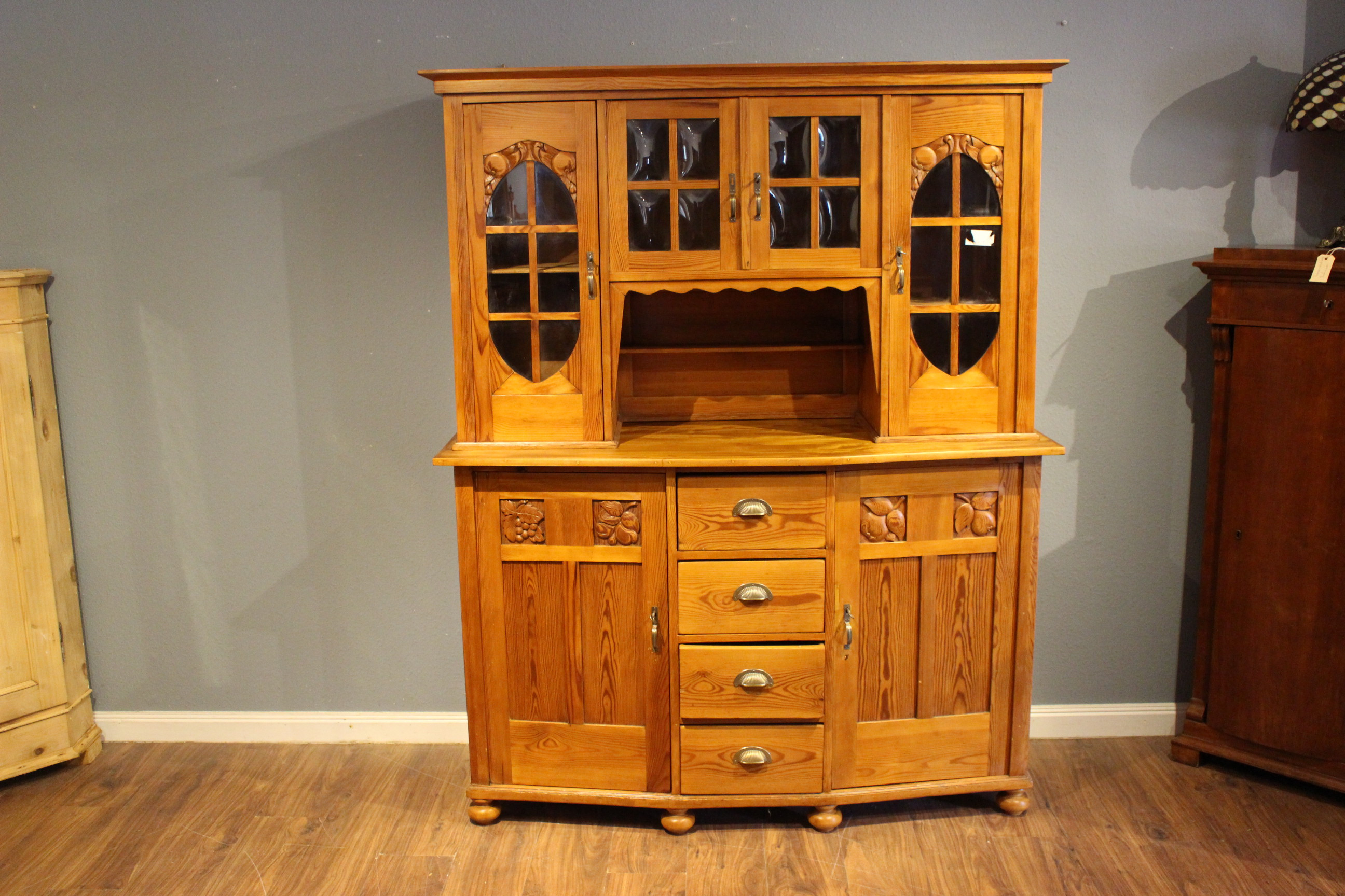 Schöner antiker Küchenschrank, Buffet im Jugendstil