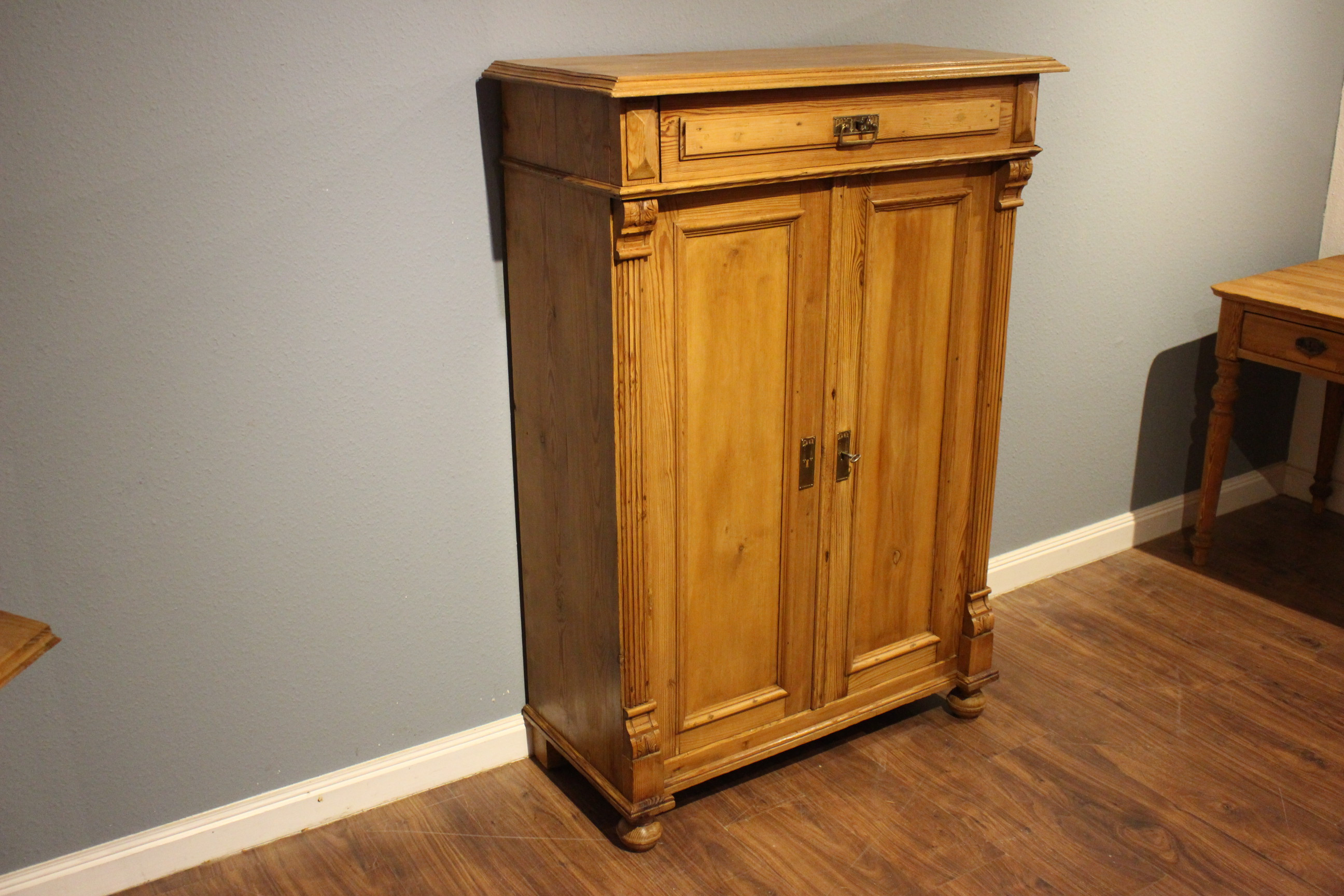 Schönes Vertiko aus der Gründerzeit