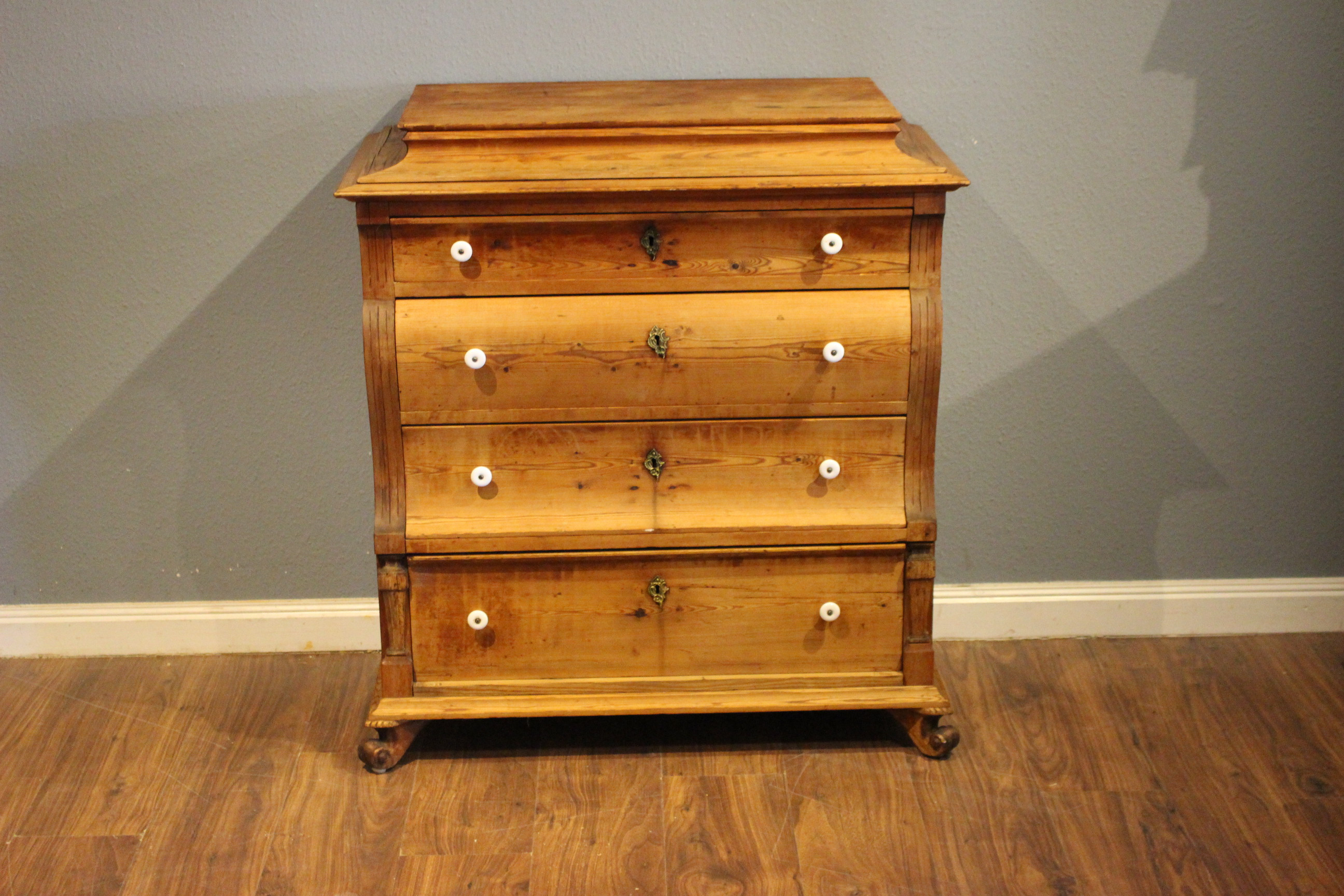 Antike dänische Kommode mit vier Schubladen Kiefer
