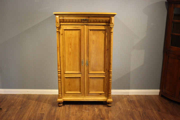 Antiker dänischer Schrank, Vertiko zweitürig Kiefer