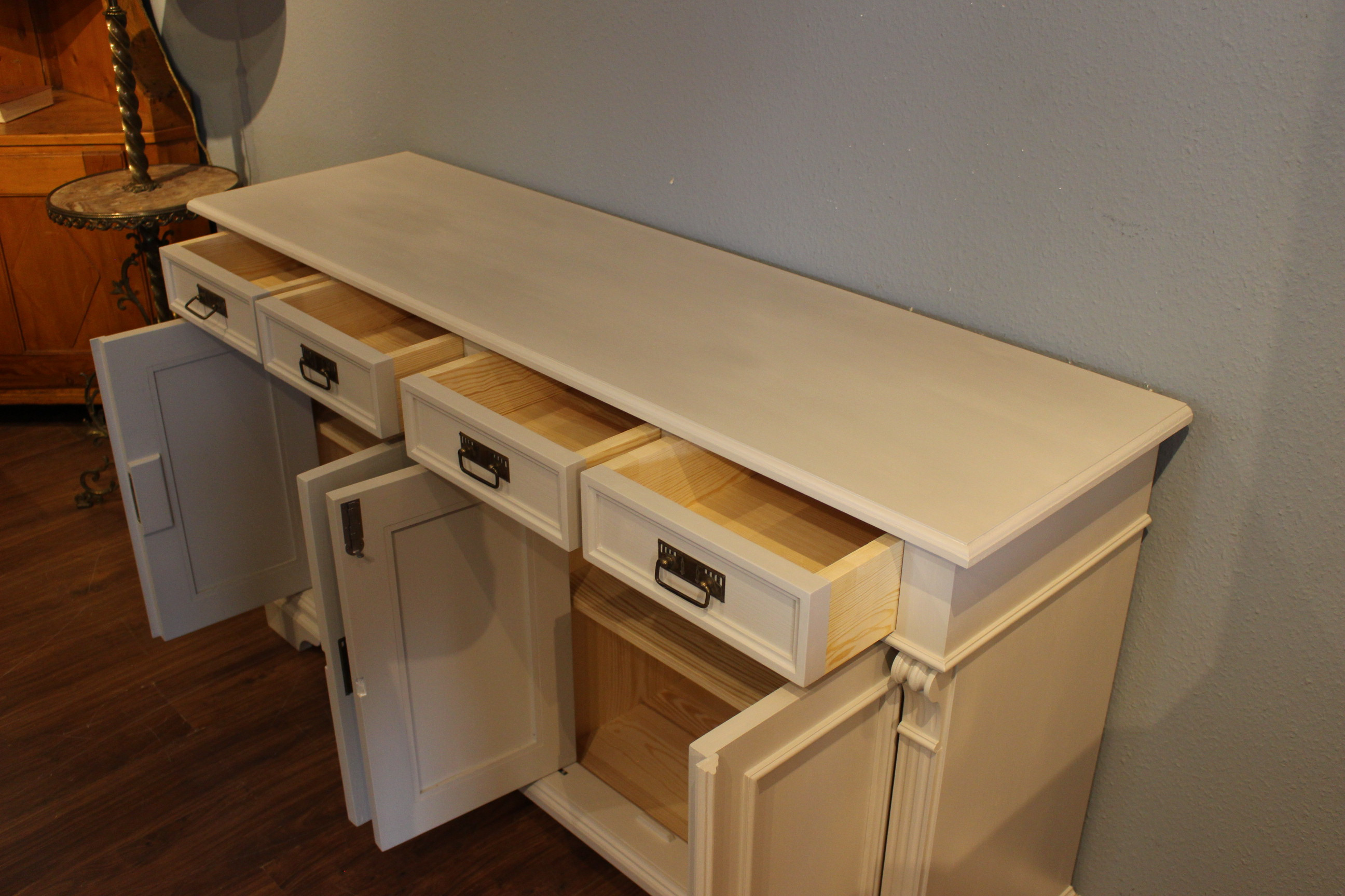 Großes Sideboard, Anrichte, Kiefer weiß gestrichen