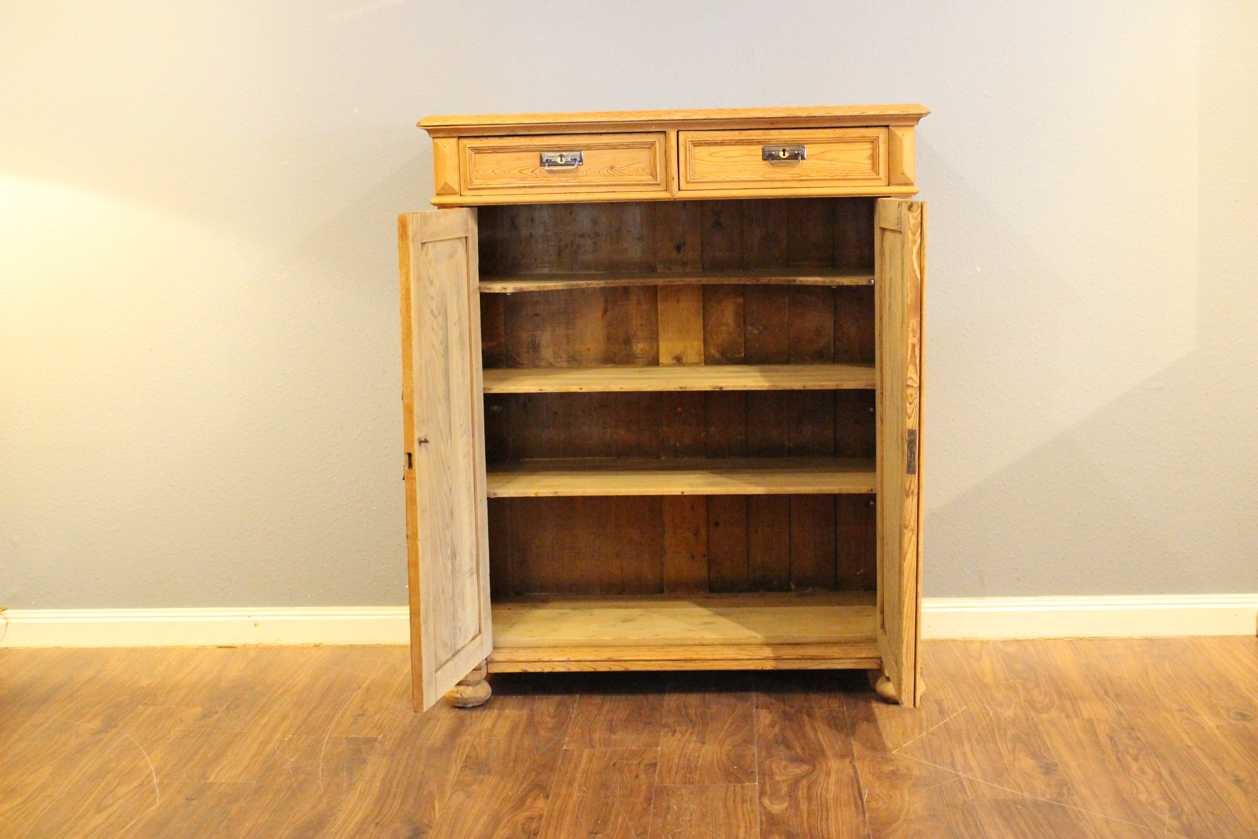 Großes Vertiko, Kiefer antik, Gründerzeit, Schweden