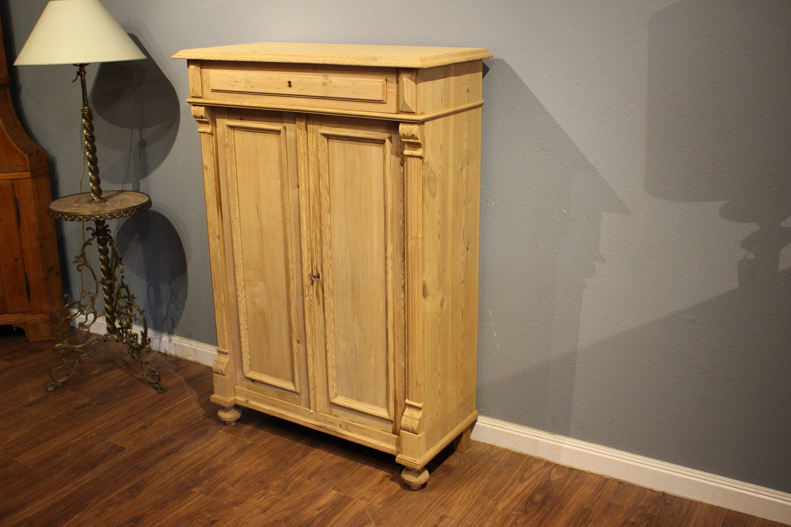 Schönes Vertiko, Kiefer antik, Gründerzeit, nicht so tief