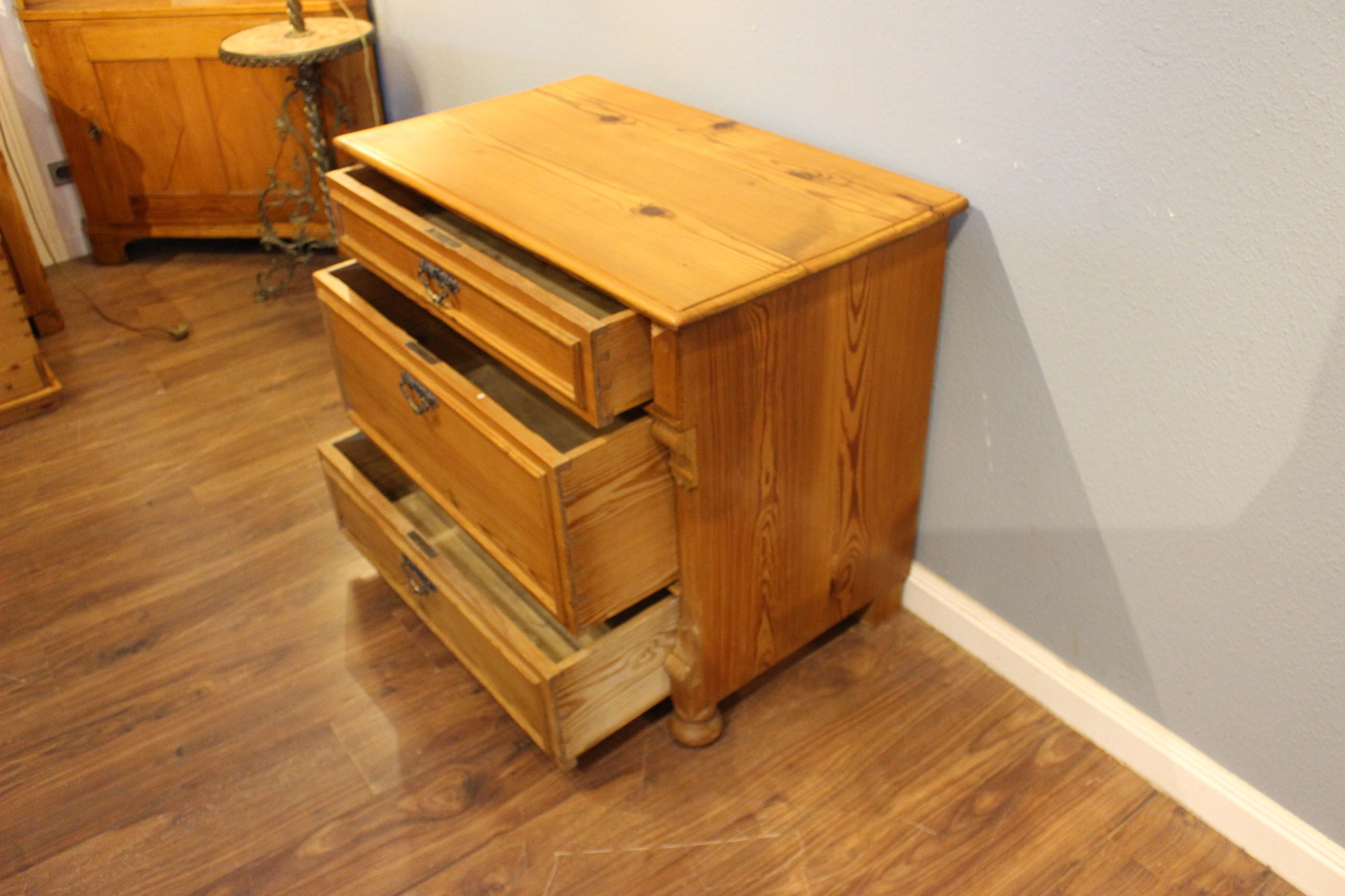 Kleine Kommode antik Gründerzeit, drei Schubladen