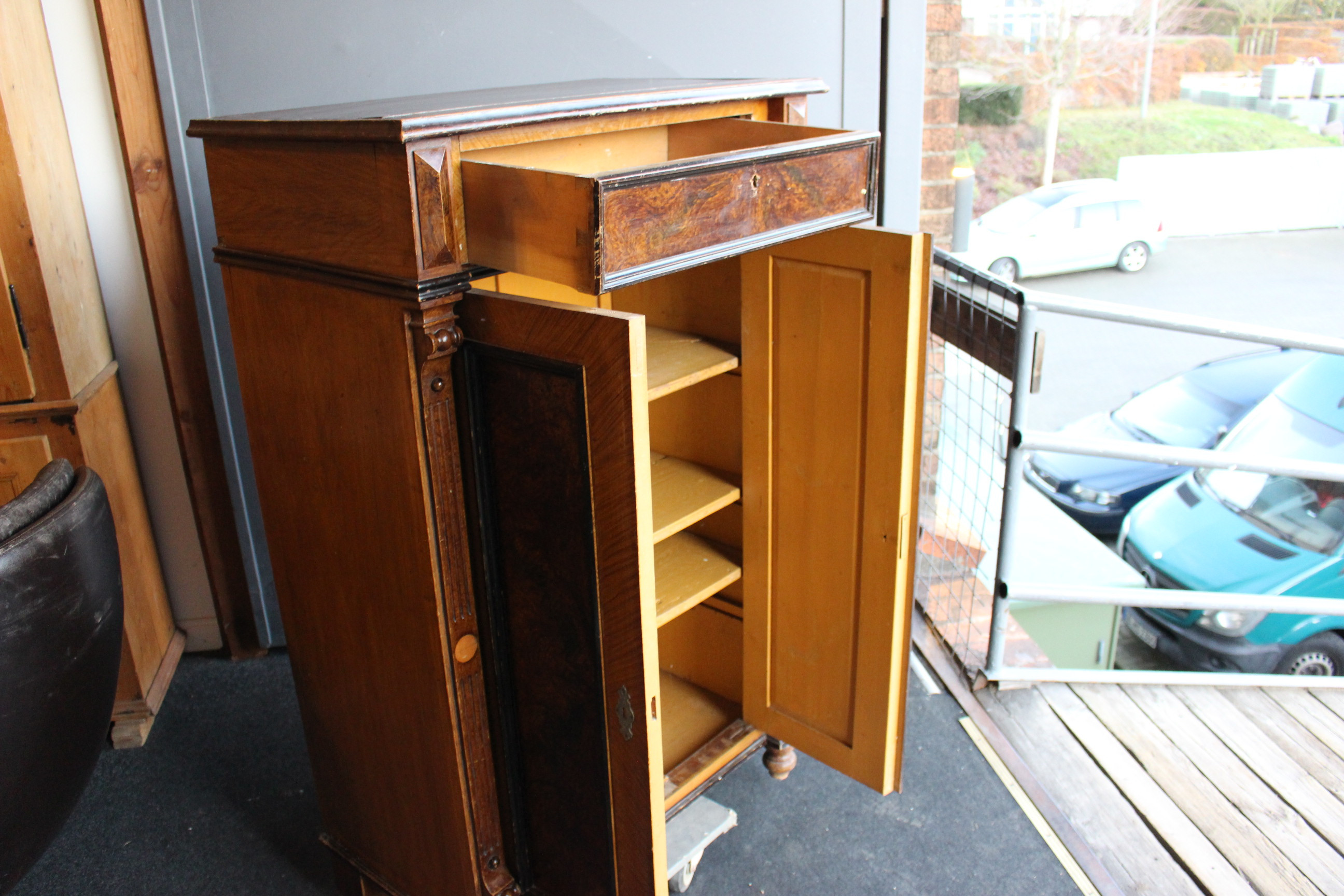 Schönes Vertiko aus der Gründerzeit