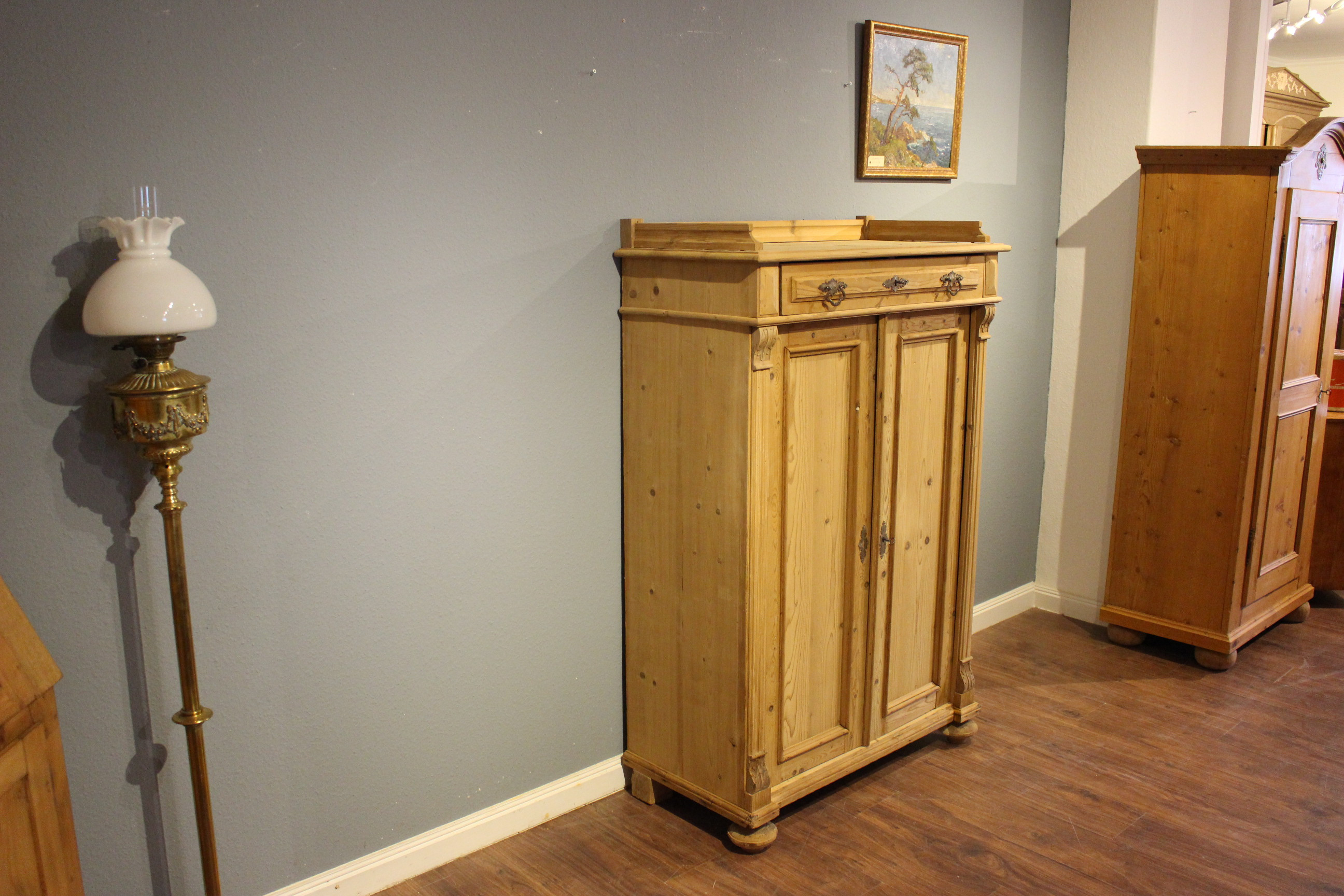 Schönes Vertiko aus der Gründerzeit