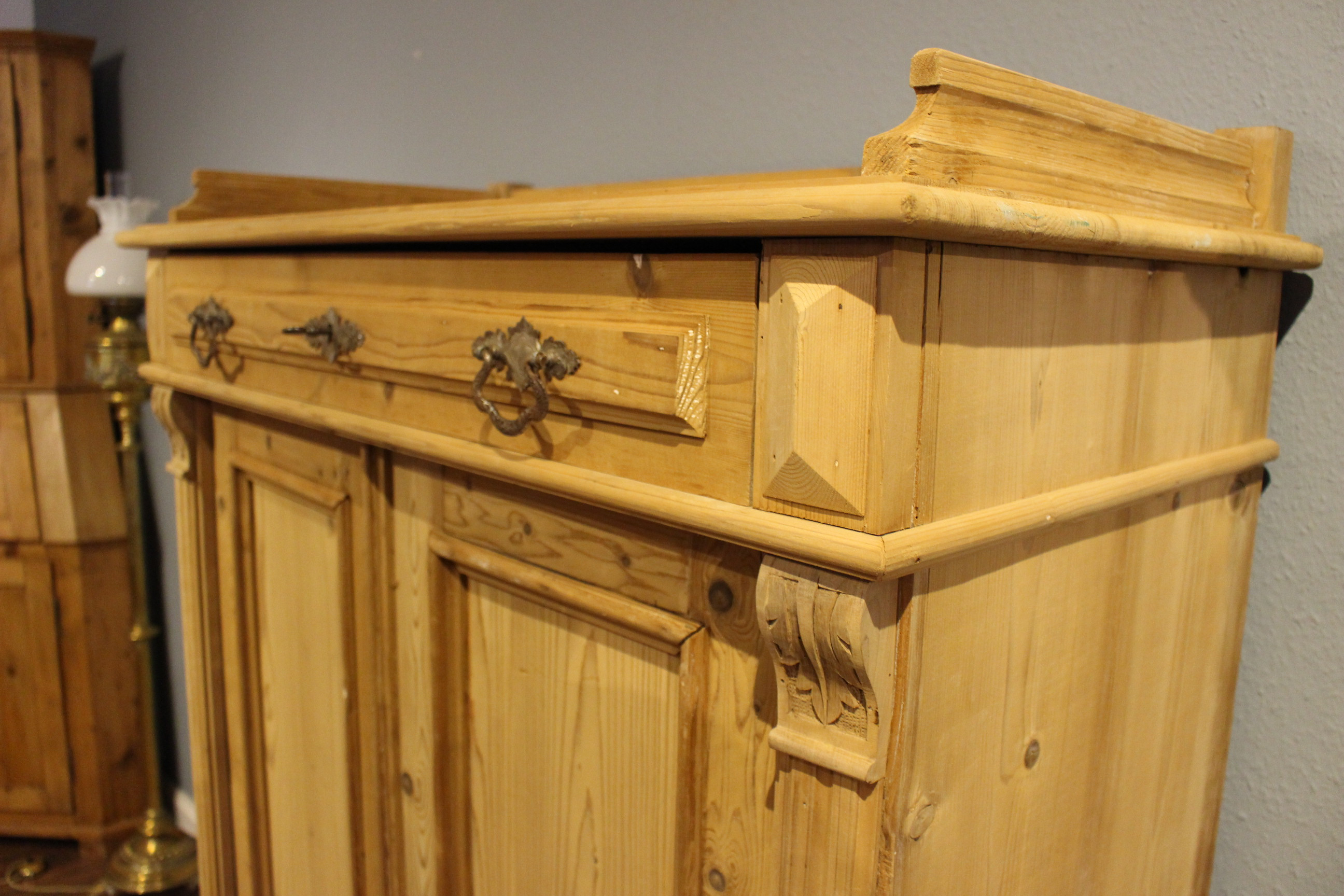 Schönes Vertiko aus der Gründerzeit