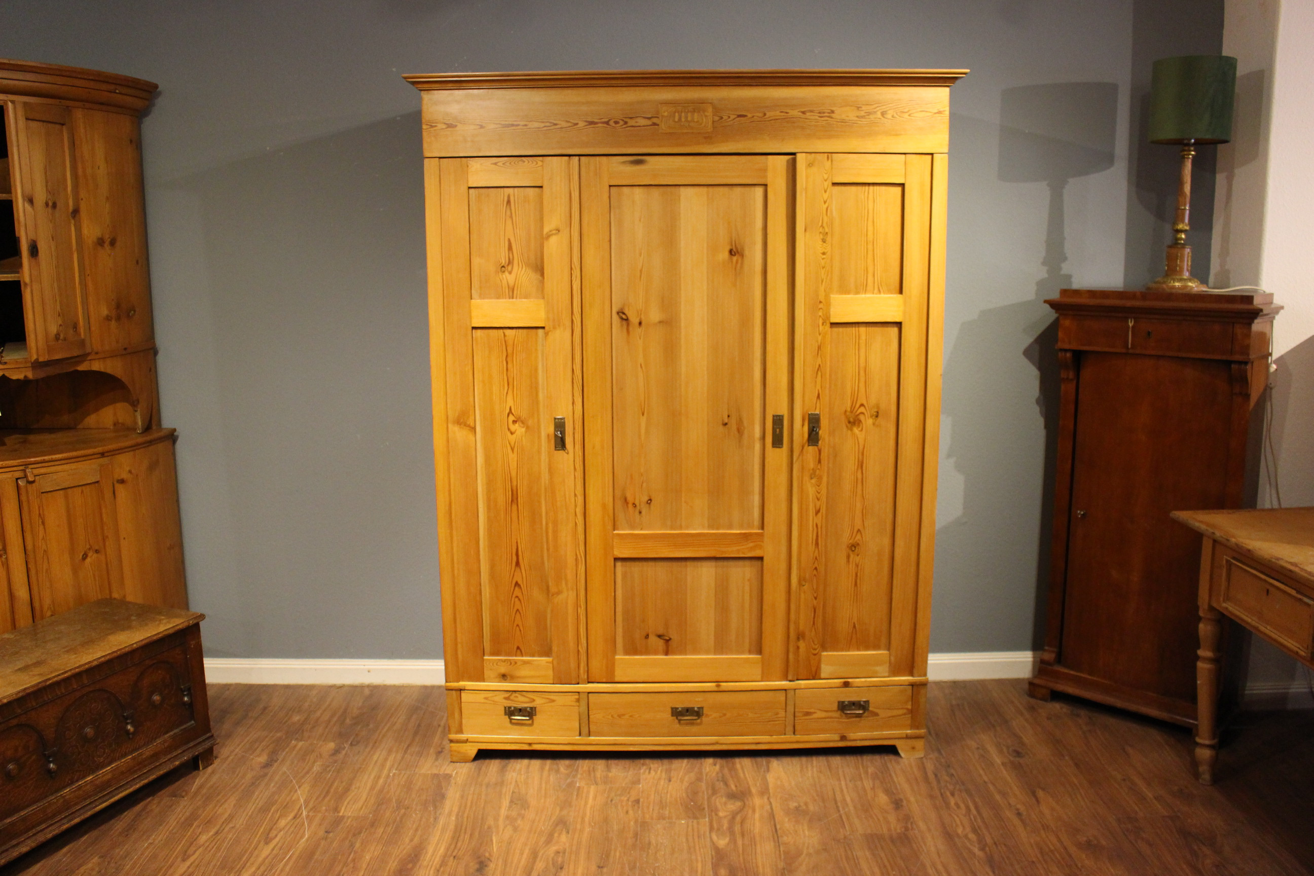 Antiker Tv Schrank