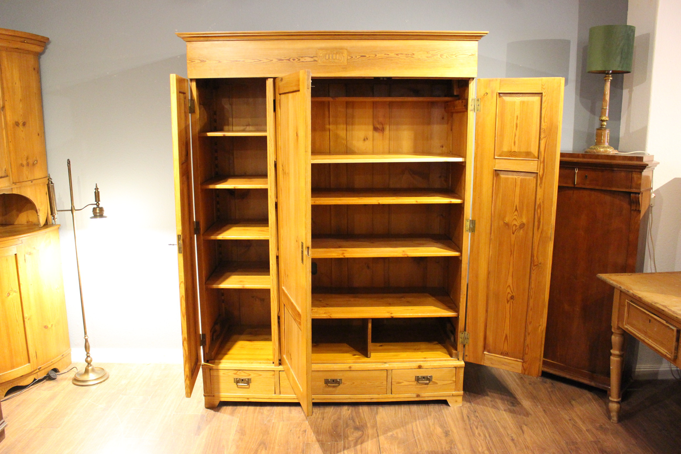 Antiker Tv Schrank